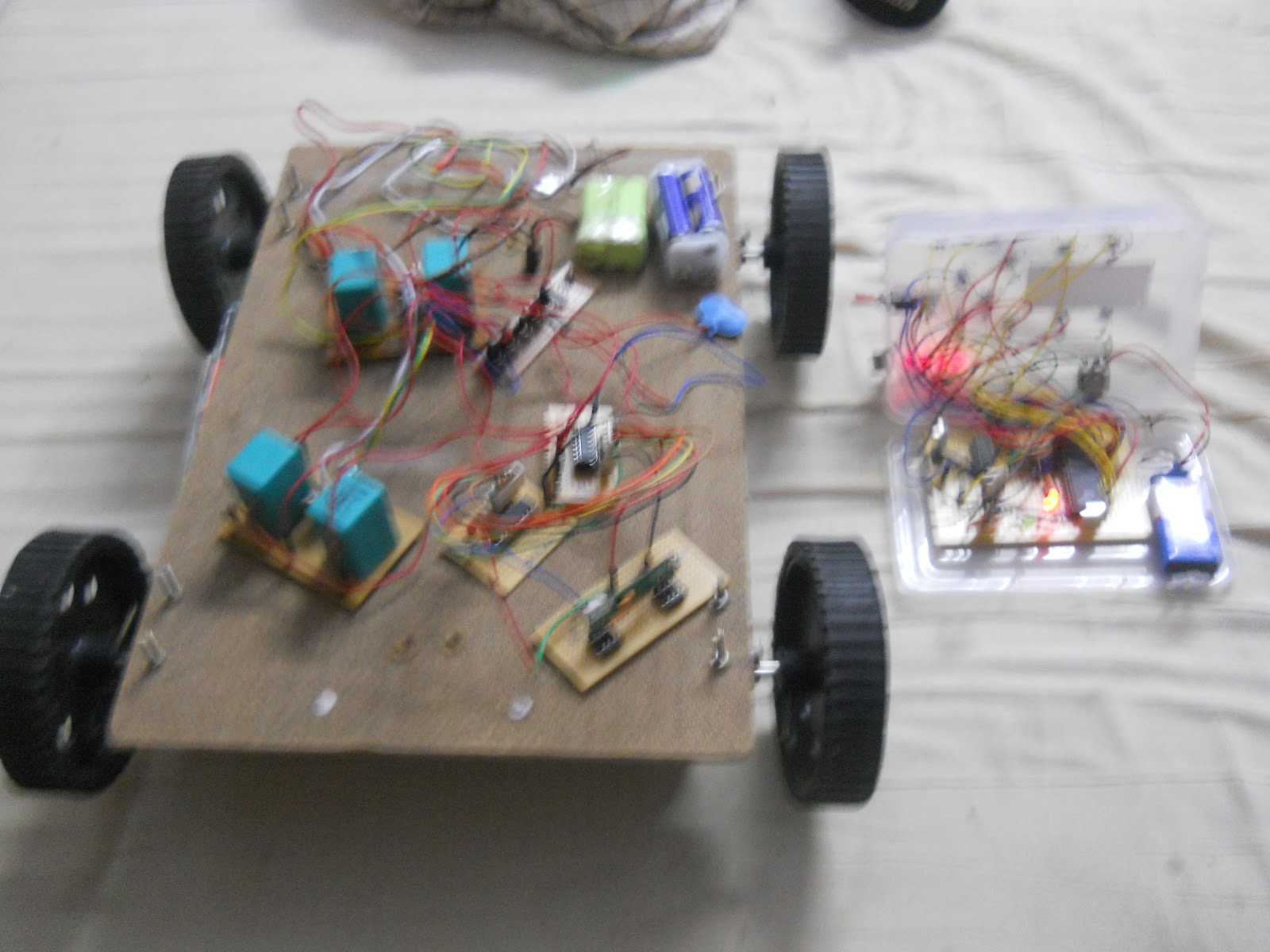 ROBO ZONE: HEAVY DUTY ROBOT RACER WITH WIRELESS CONTROL