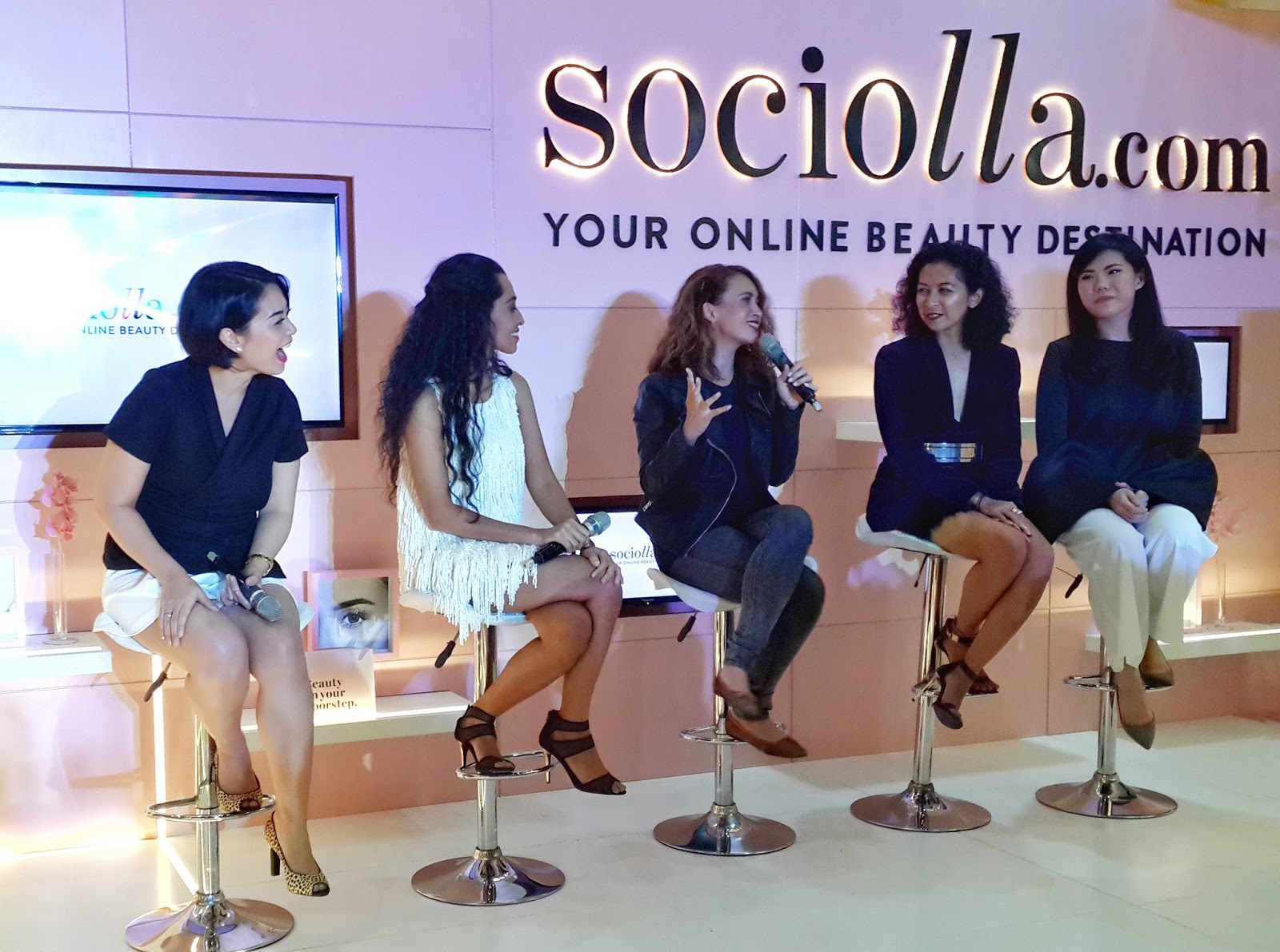 50's Style at Sociolla Pop Up Store Jakarta Grand Opening Night — APRIJANTI