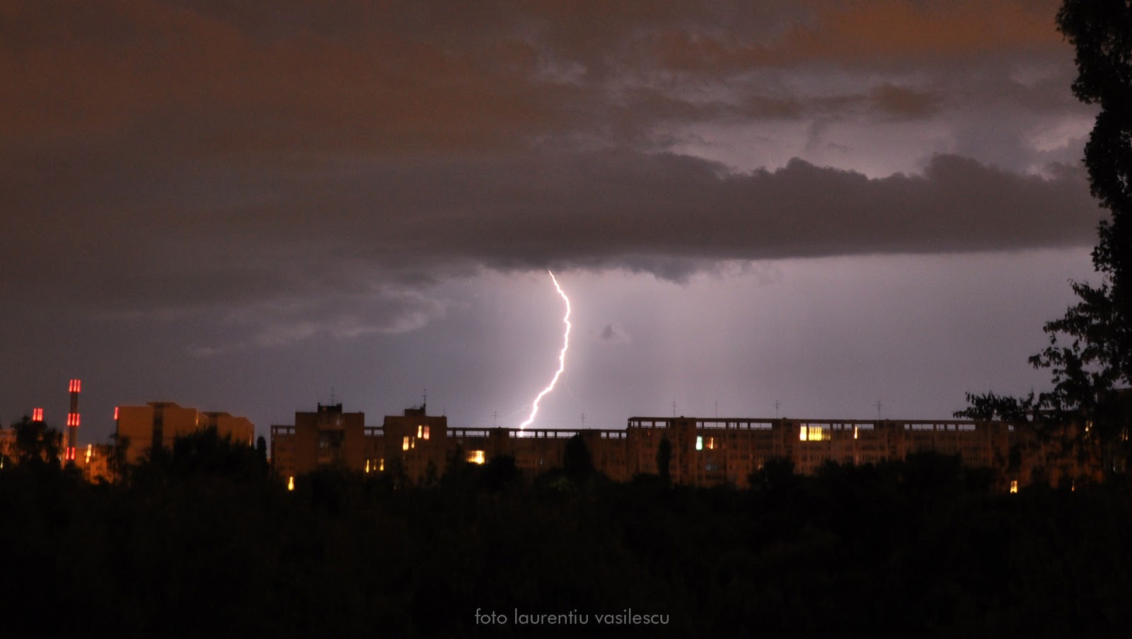 Spectacol pe cer - nori si fulgere