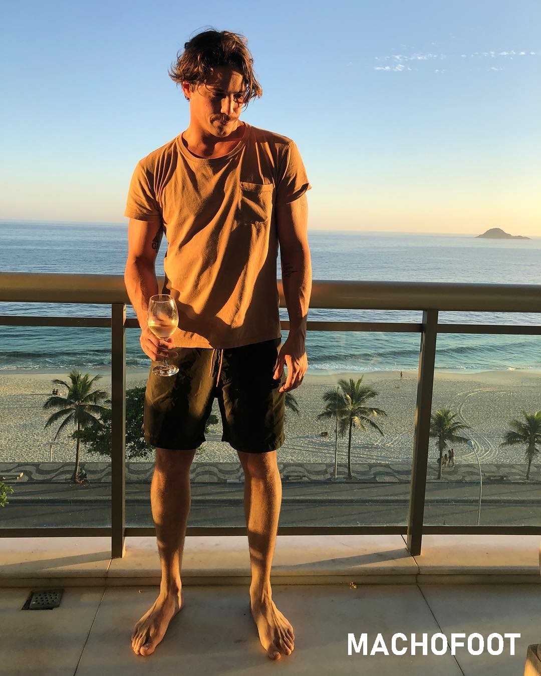 MACHOFOOT: ROMULO NETO