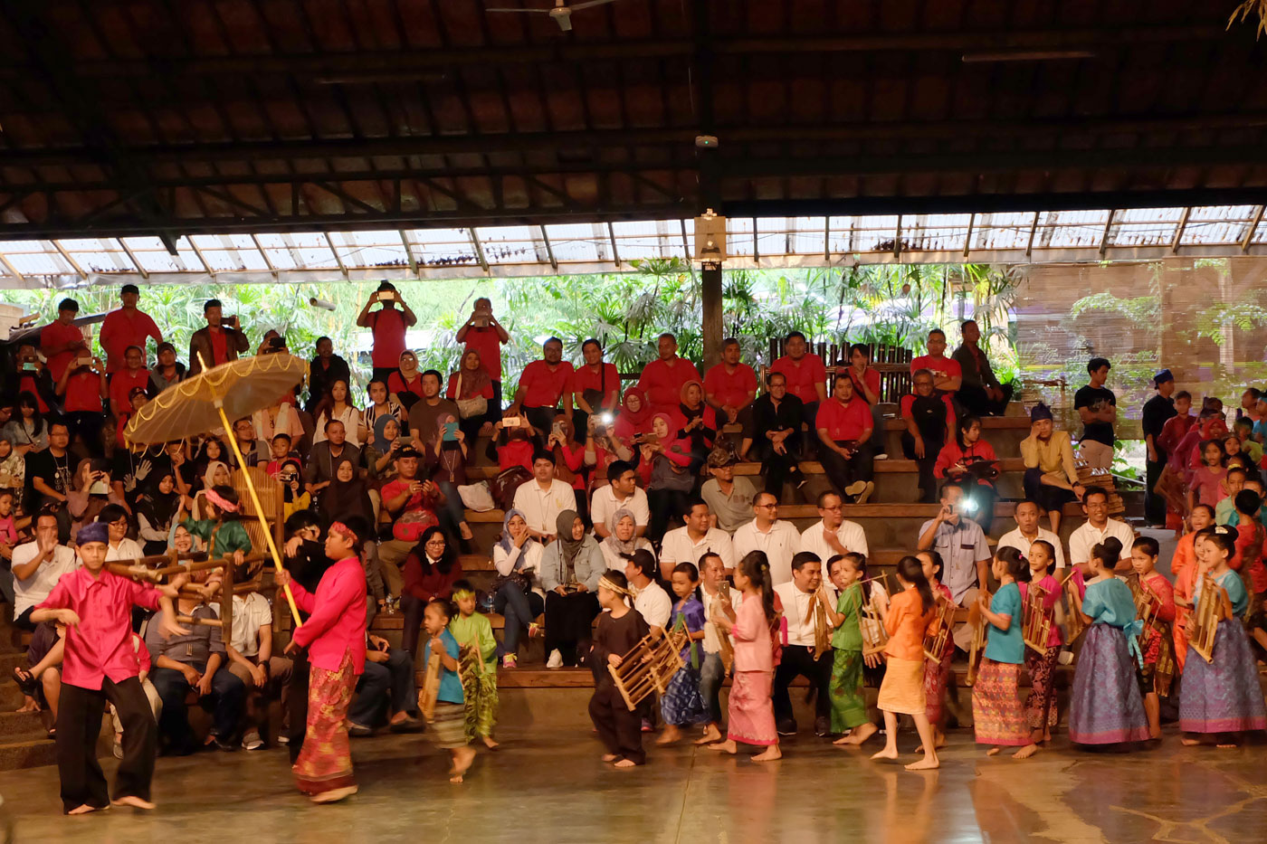 Bandung Trip Day 1: Saung Angklung Udjo & Takigawa Meatbar in The Sky ...