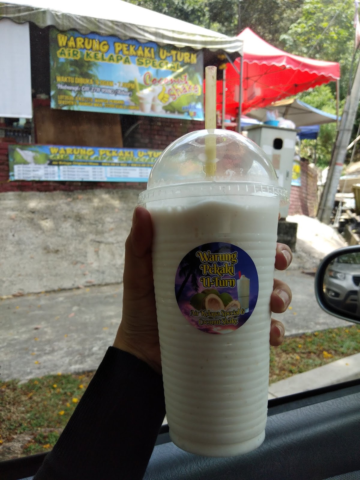 My Life & My Loves ::.: layan Coconut Shake @ Warung Pekaki U-Turn