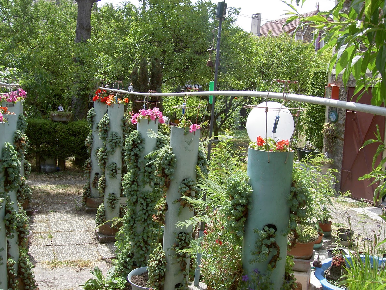 Đào Hoa: MOBILE VERTICAL PVC PIPE FLOWER GARDENS