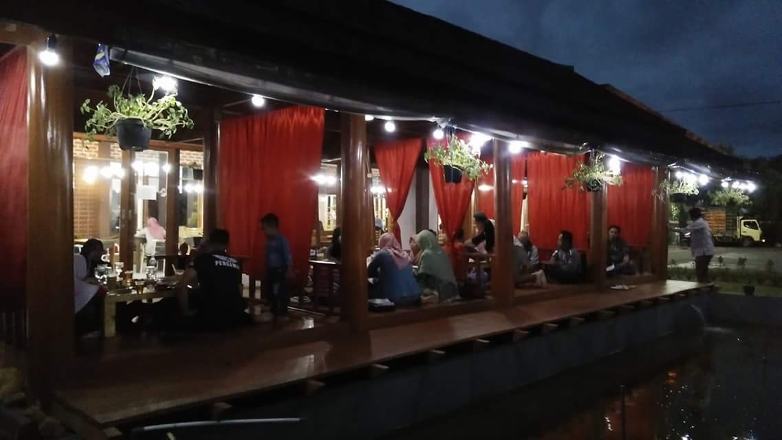 SEJARAH SINGKAT MAMIH UNGU ~ Mamih Ungu Resto & Cafe