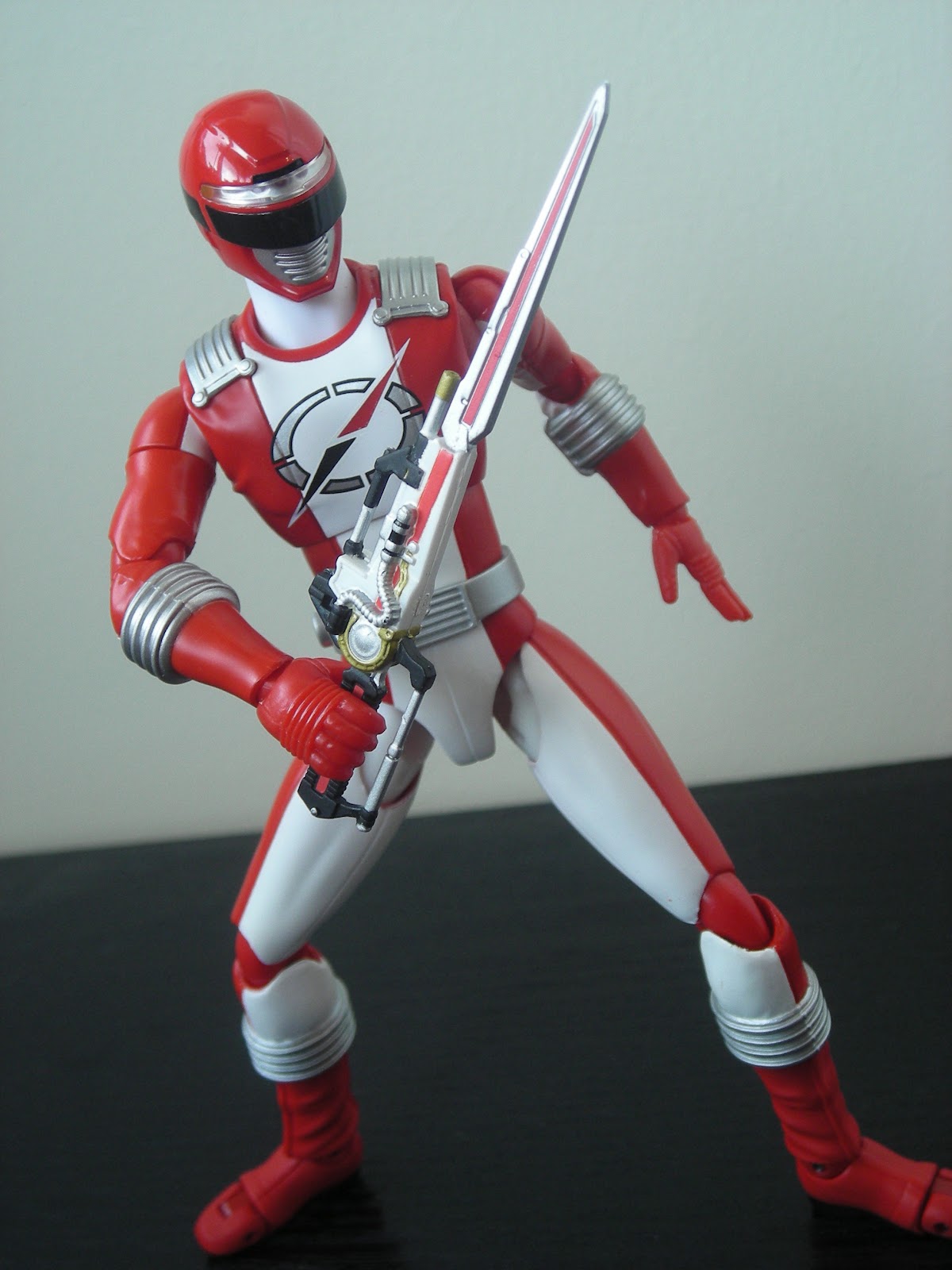 My Shiny Toy Robots: Toybox REVIEW: S.H. Figuarts Bouken Red