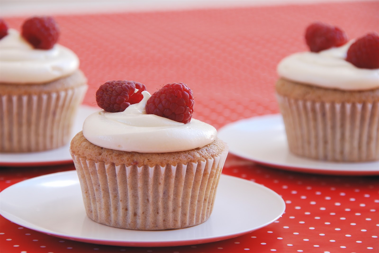 El Cajón de la Cocina: Cupcakes de frambuesa y buttercream de chocolate ...