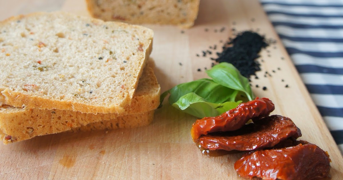 Delicious Titbits: Chleb pszenny z suszonymi pomidorami i bazylią