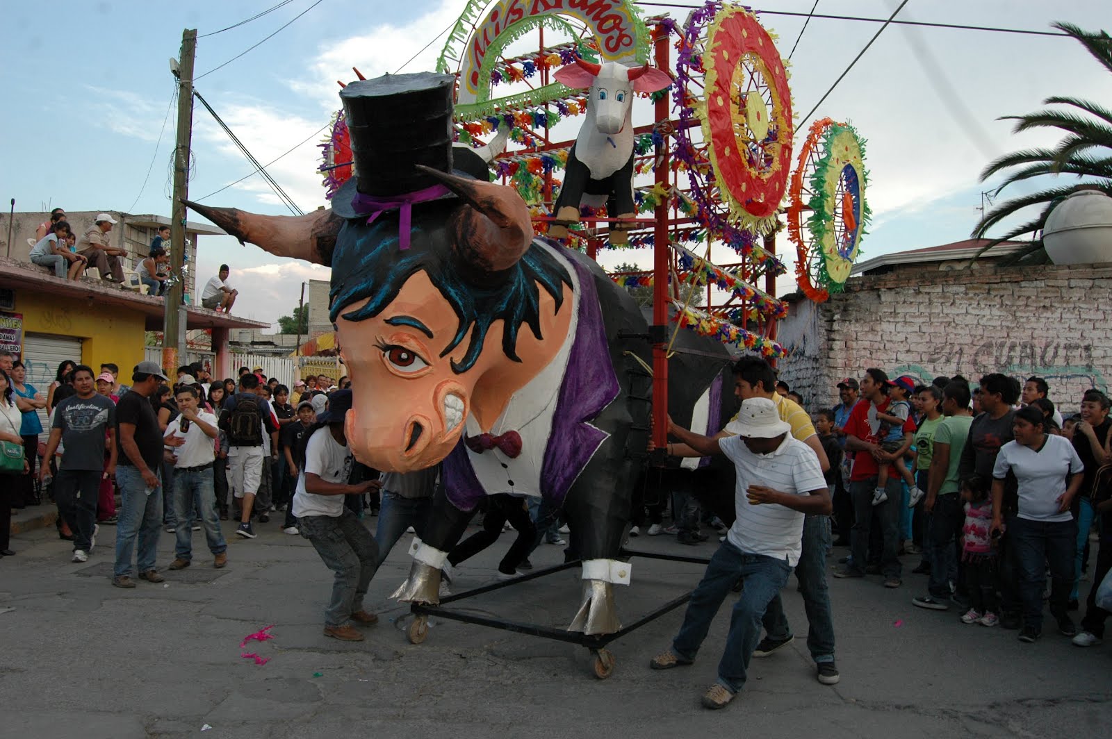 Cronista de Tultepec: Desfile de Toros Pirotécnicos en Tultepec