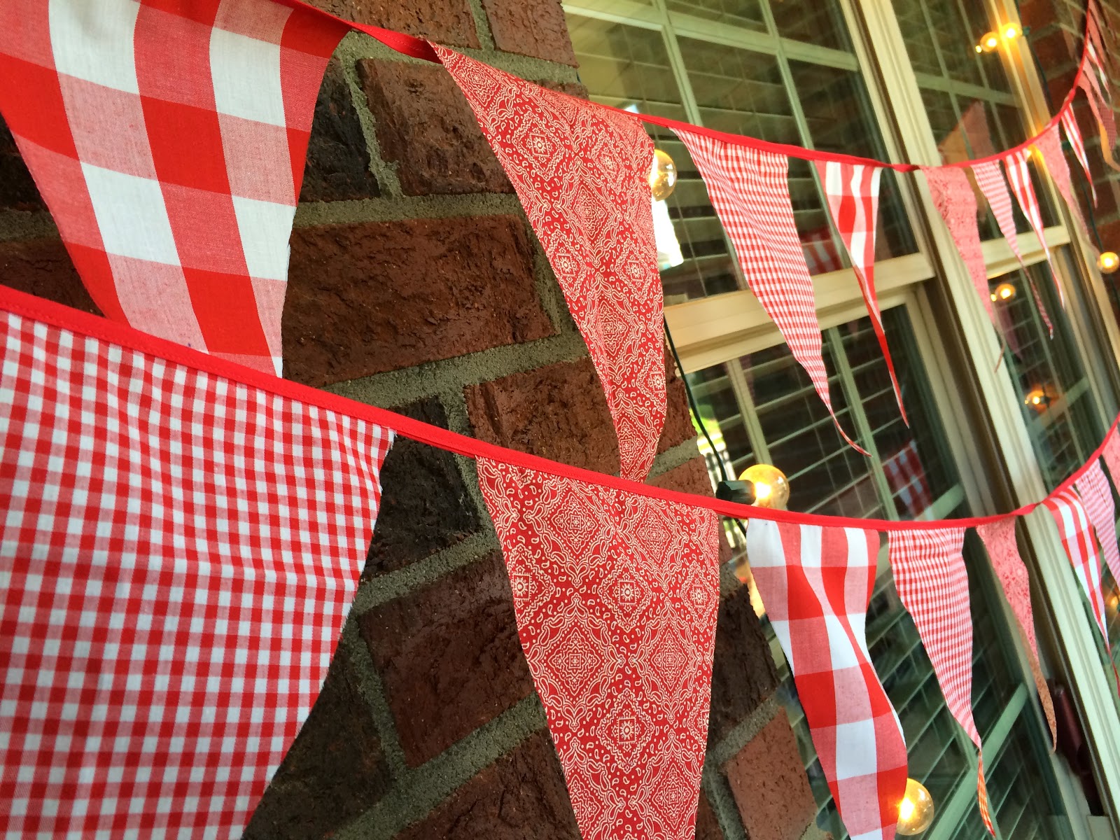 Cut Now, Measure Later : Cleaning up the scraps: DIY Bunting