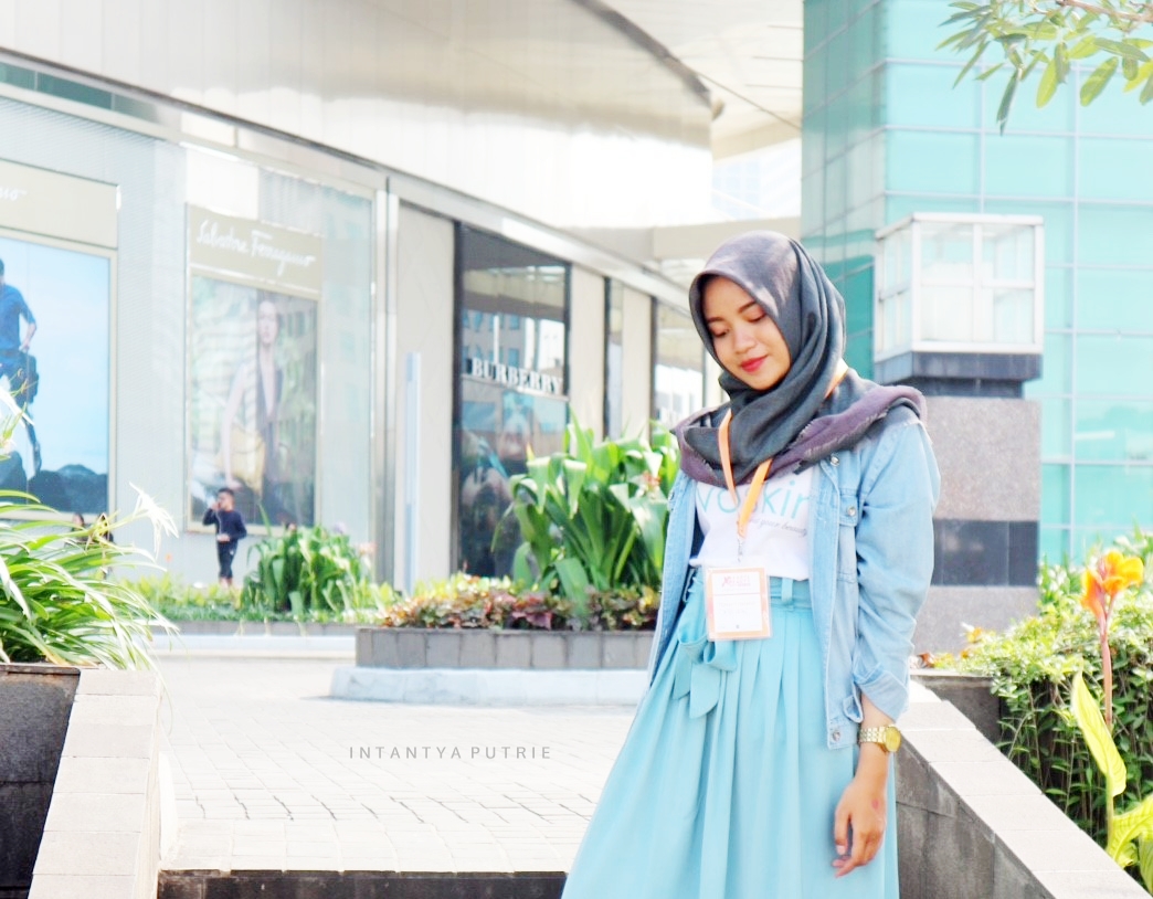 #StyleInspiration: Tips Outfit Kaos Simple untuk Event - Sugar Memories