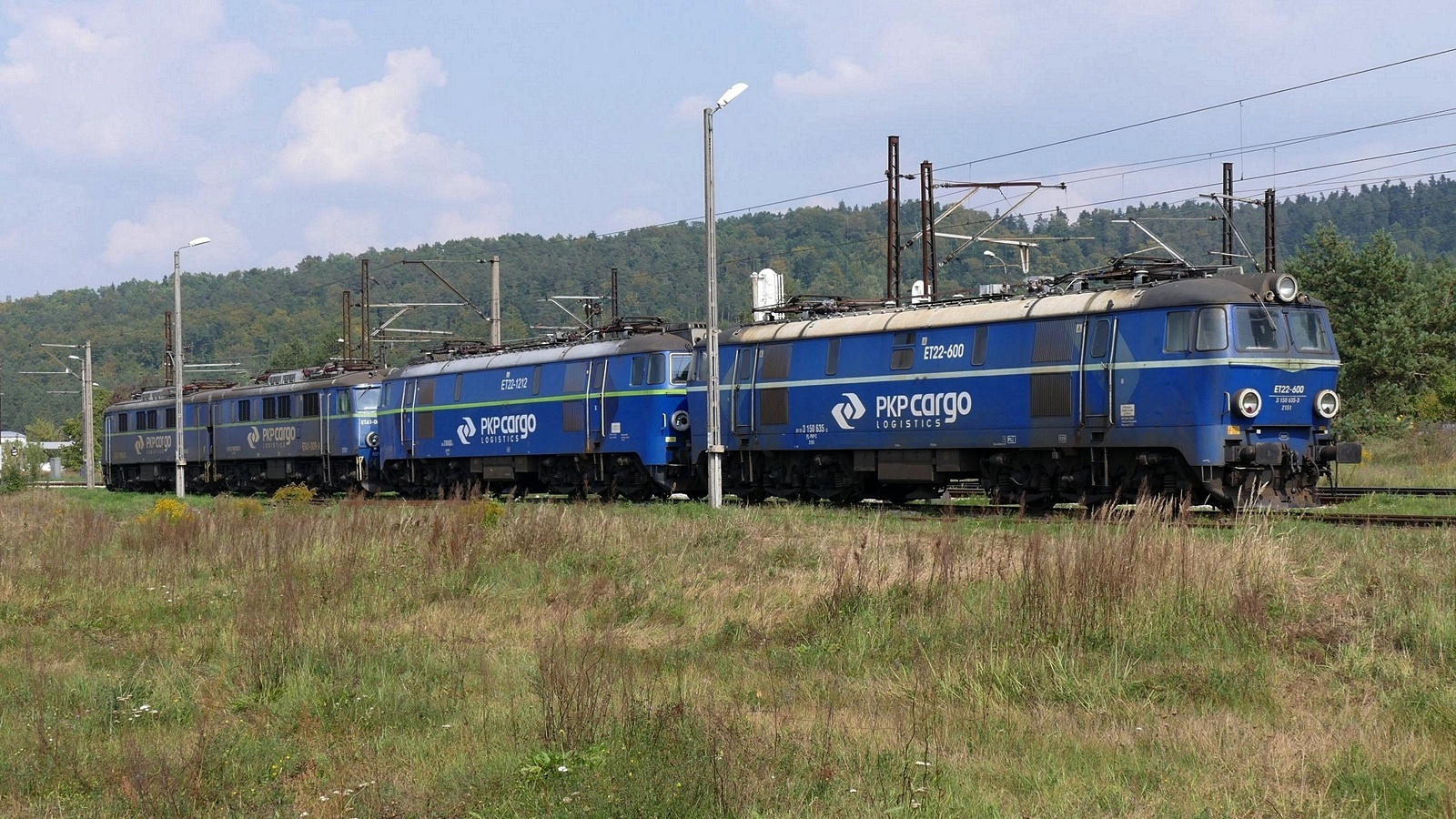 ET22-600 + ET22-1212 + ET22-1051 + ET22-909 na stacji Sitkówka Nowiny ...