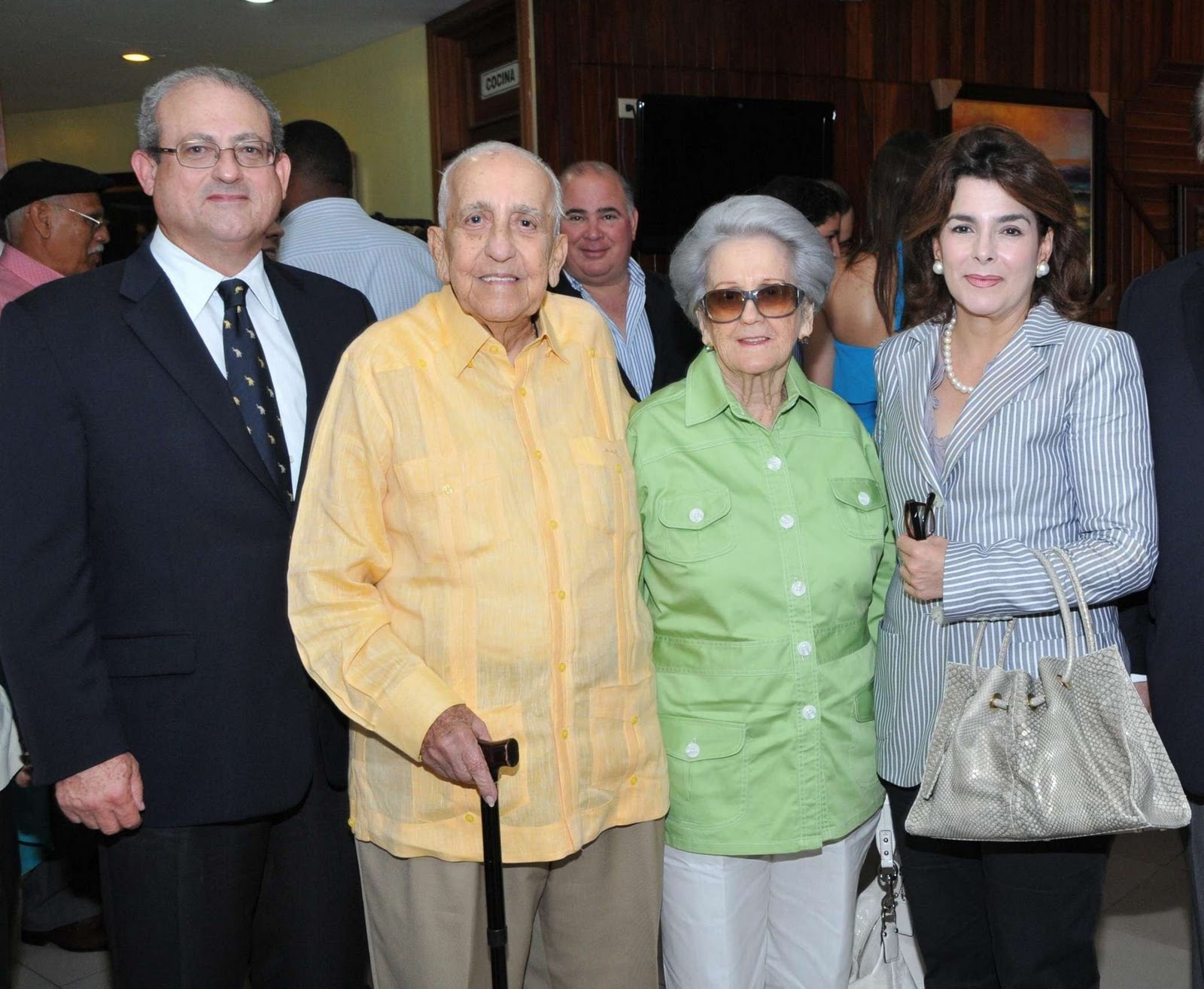 Las Sociales y Espectaculos: “DESVELAN BUSTOS EN HONOR A ALBERTO ...