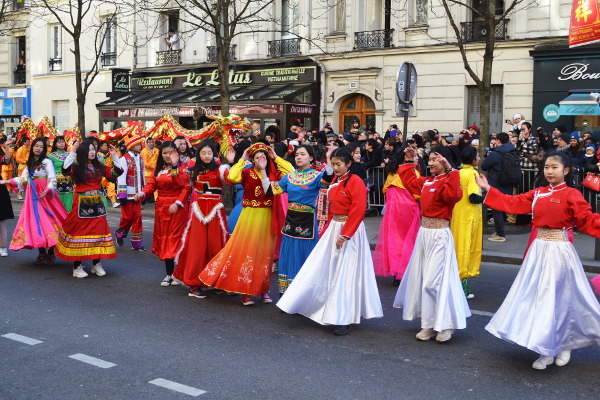 Art et glam: Les plus beaux costumes traditionnels du défilé du Nouvel ...