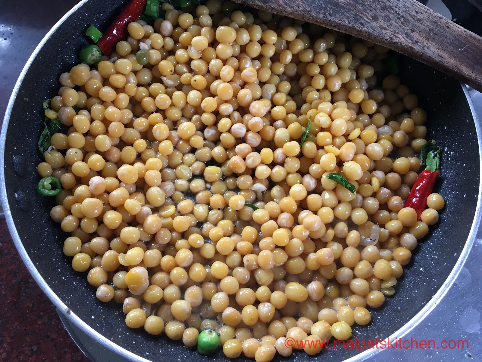 THENGAI-MANGAI-PATTANI SUNDAL, how to make dry peas sundal with coconut ...