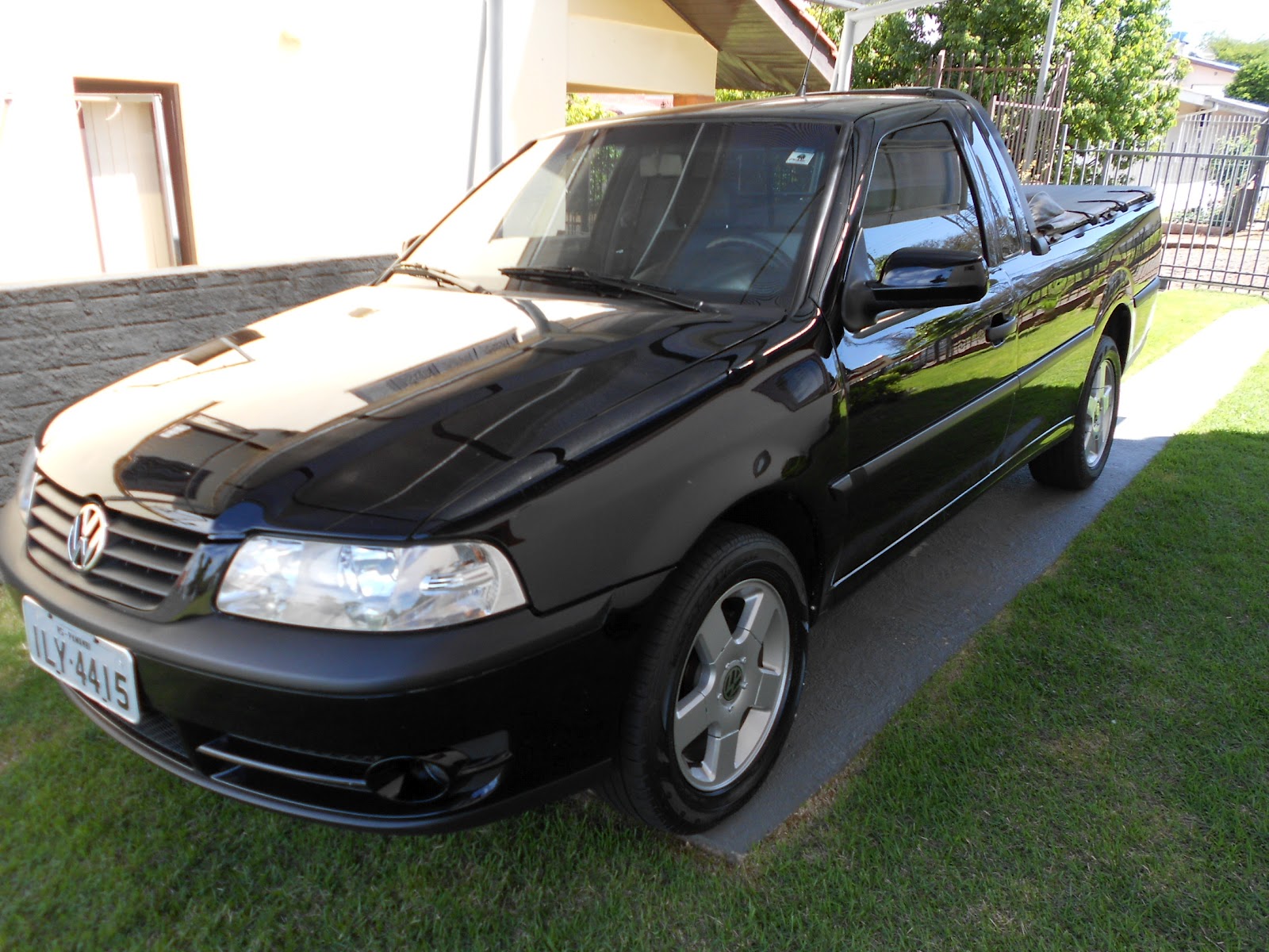 Beto Automóveis: VW SAVEIRO SUPER SURF 1.6 2004 (VENDIDO)