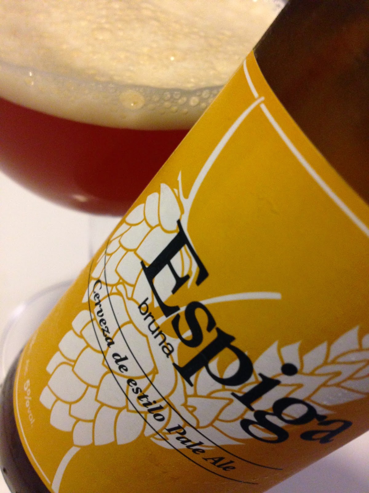 Elperolas: LA ESPIGA BRUNA PALE ALE. CERVEZA DE TRIGO.