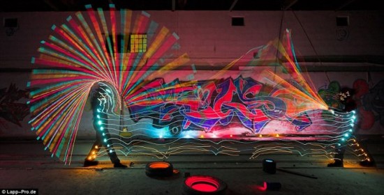 Nozz Design: ARTE COM LIGHT PAINTING