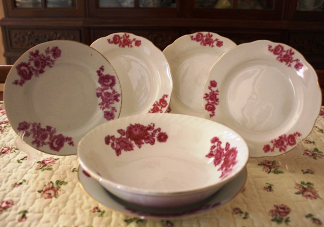 Lemari Cantique: set piring & mangkuk kuih kekwa pink