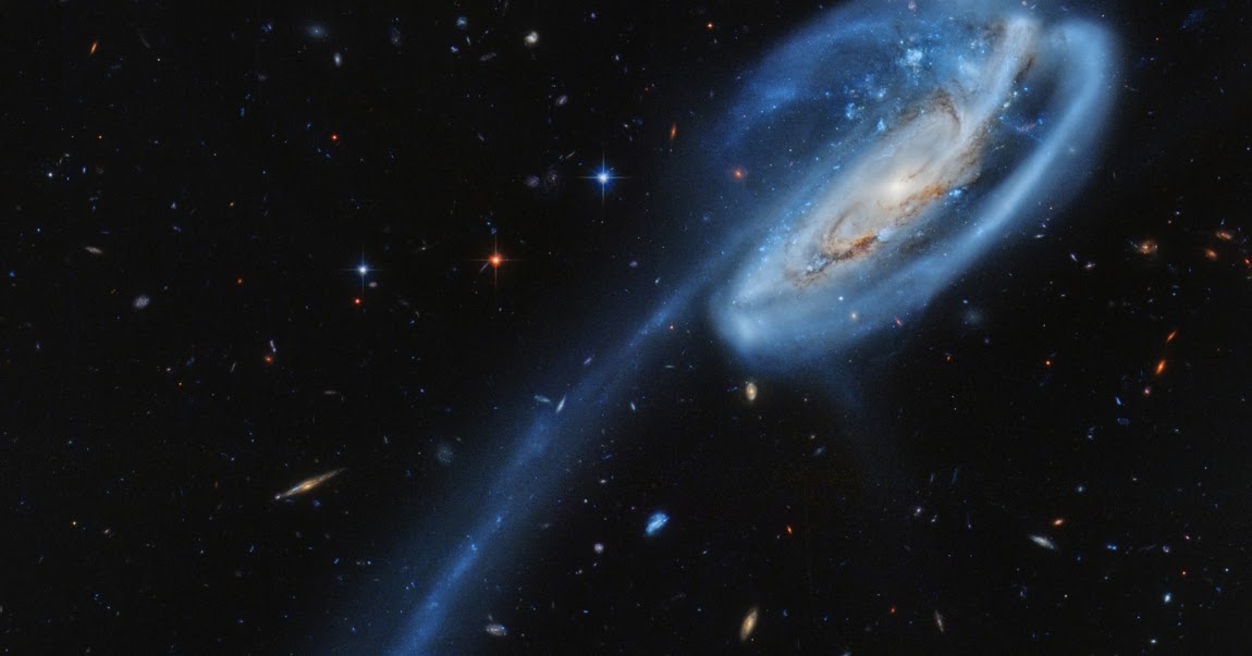 NASA PhotoNews: Arp 188 and the Tadpole's Tail