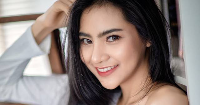 Model : Nenne - CEWEK PANAS