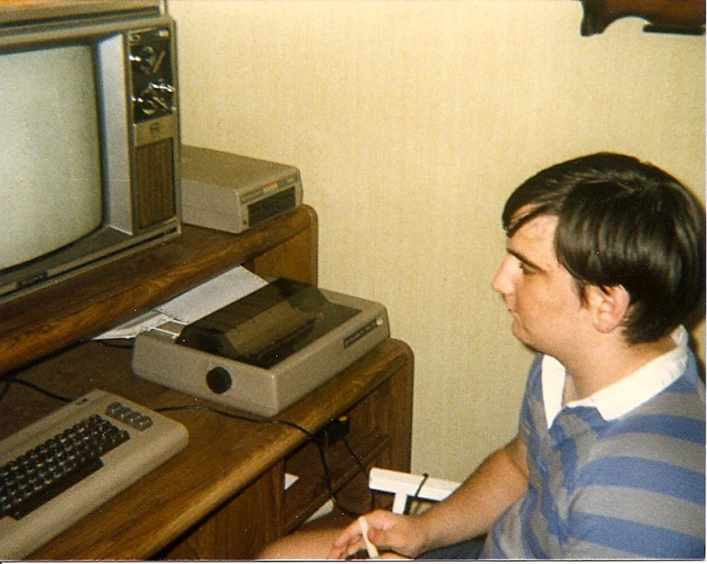 20 Vintage Photographs of People With Their Commodore 64, One of the ...