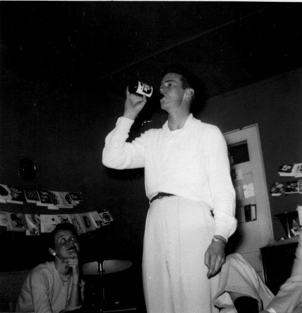 Interesting Vintage Snapshots Capture People Posing with Beer in the ...