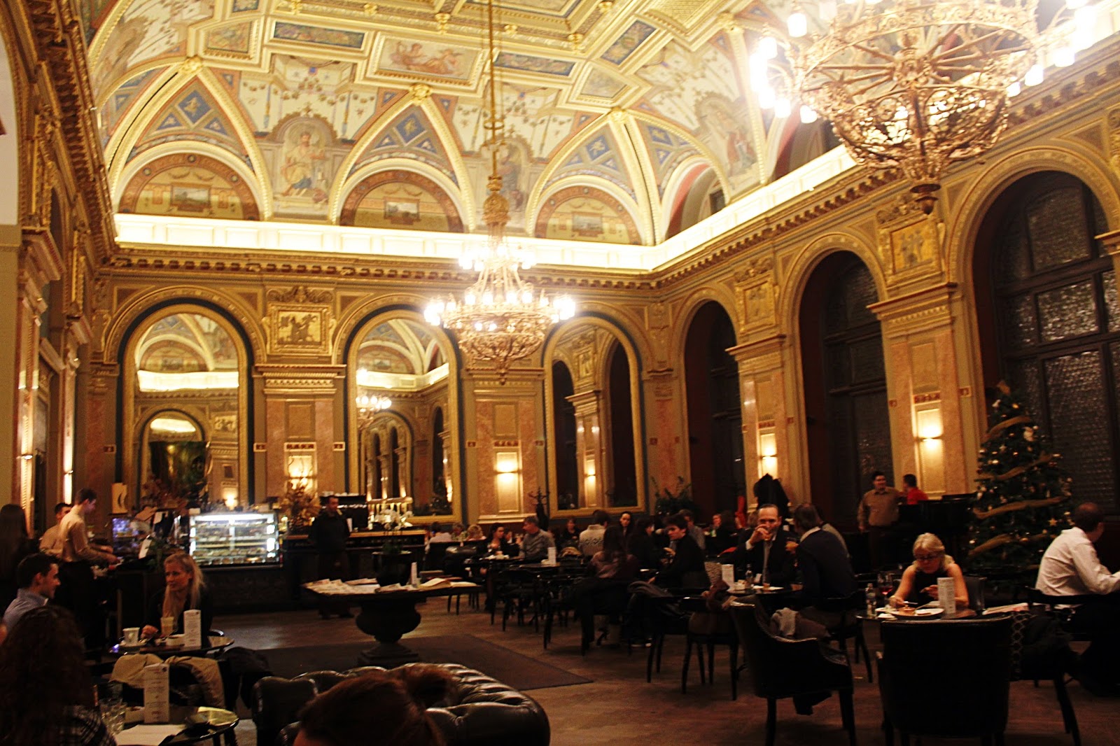 ALEXANDRA BOOK-CAFE-ΒΟΥΔΑΠΕΣΤΗ | TRIPS AND DREAMS by MARY