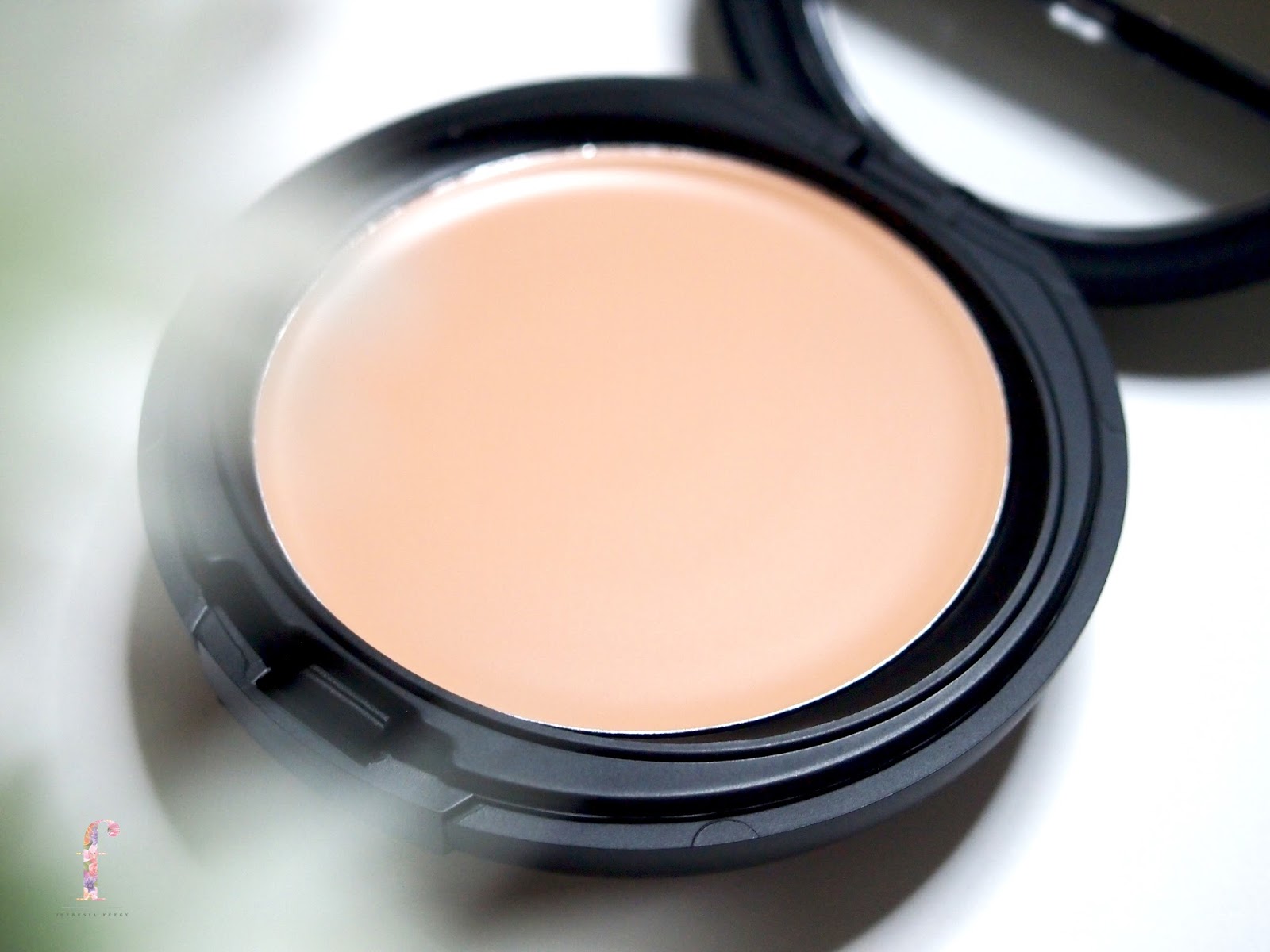 BYS COSMETICS INDONESIA CREME FOUNDATION IN NATURAL BEIGE AND CONTOUR ...