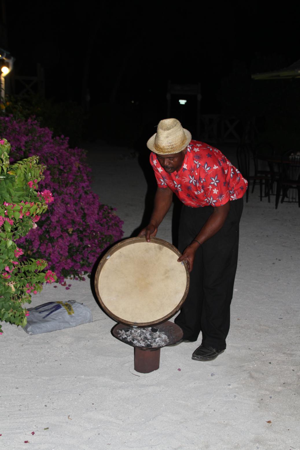 Voyages et Expériences : Rodrigues: La ravanne & instruments du sega ...