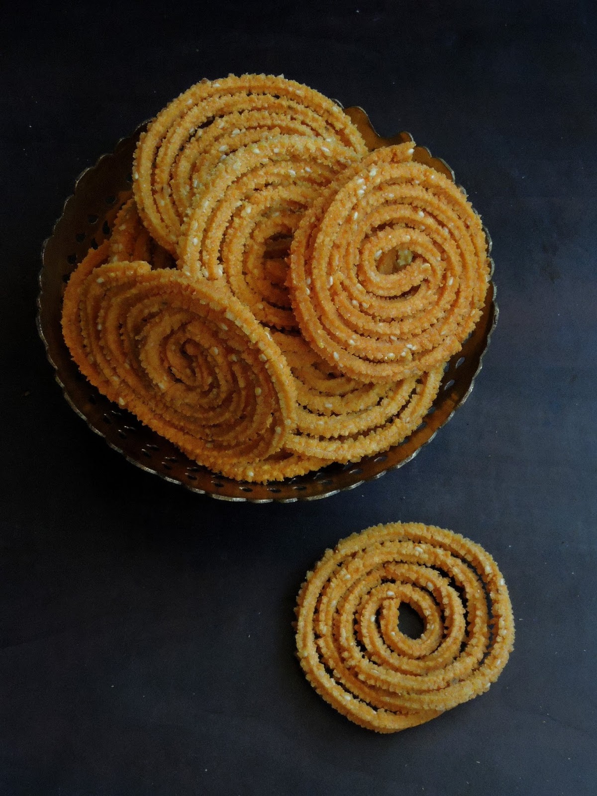 Priya's Versatile Recipes: Janthikalu/Murukkulu/Chakli