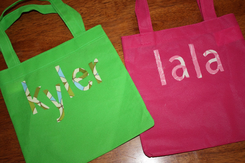 Living the Super Life: Decorated Dollar Store Tote Bags