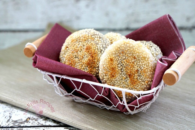 Sticky rice cake with red bean paste ~ 芝麻豆沙饼