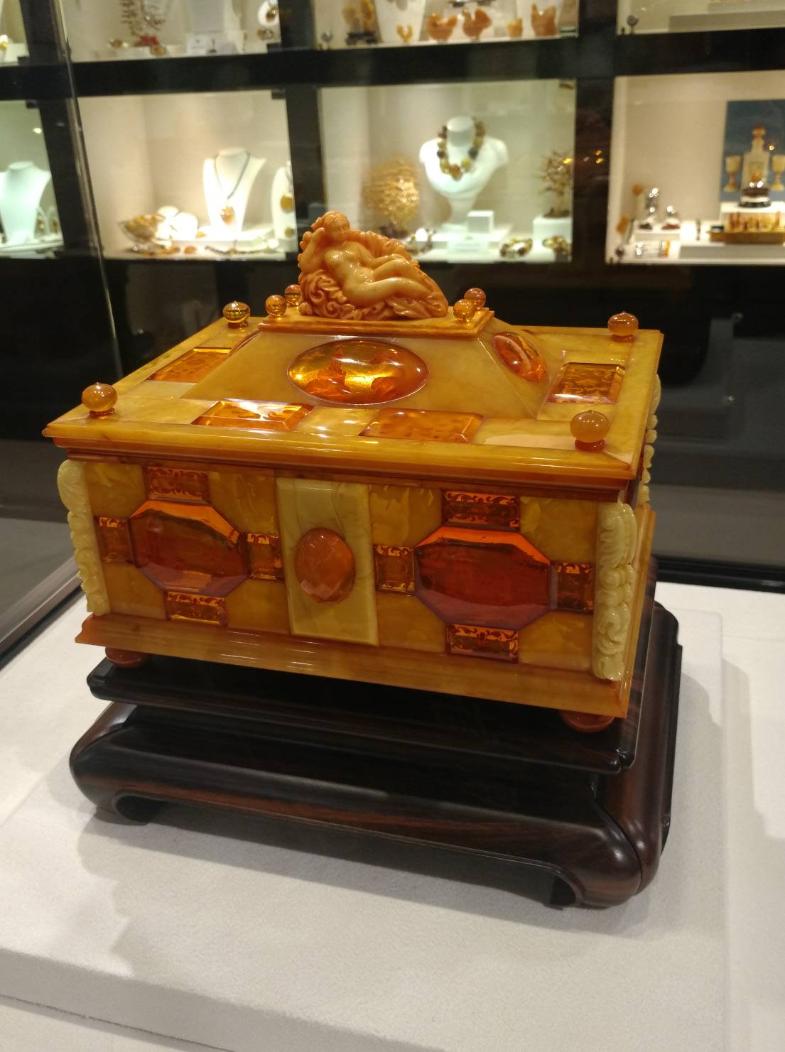 「慕尼黑琥珀博物館」歡慶135週年 創辦人Mr.Amber將抵台分享琥珀珍品 - WoWoNews