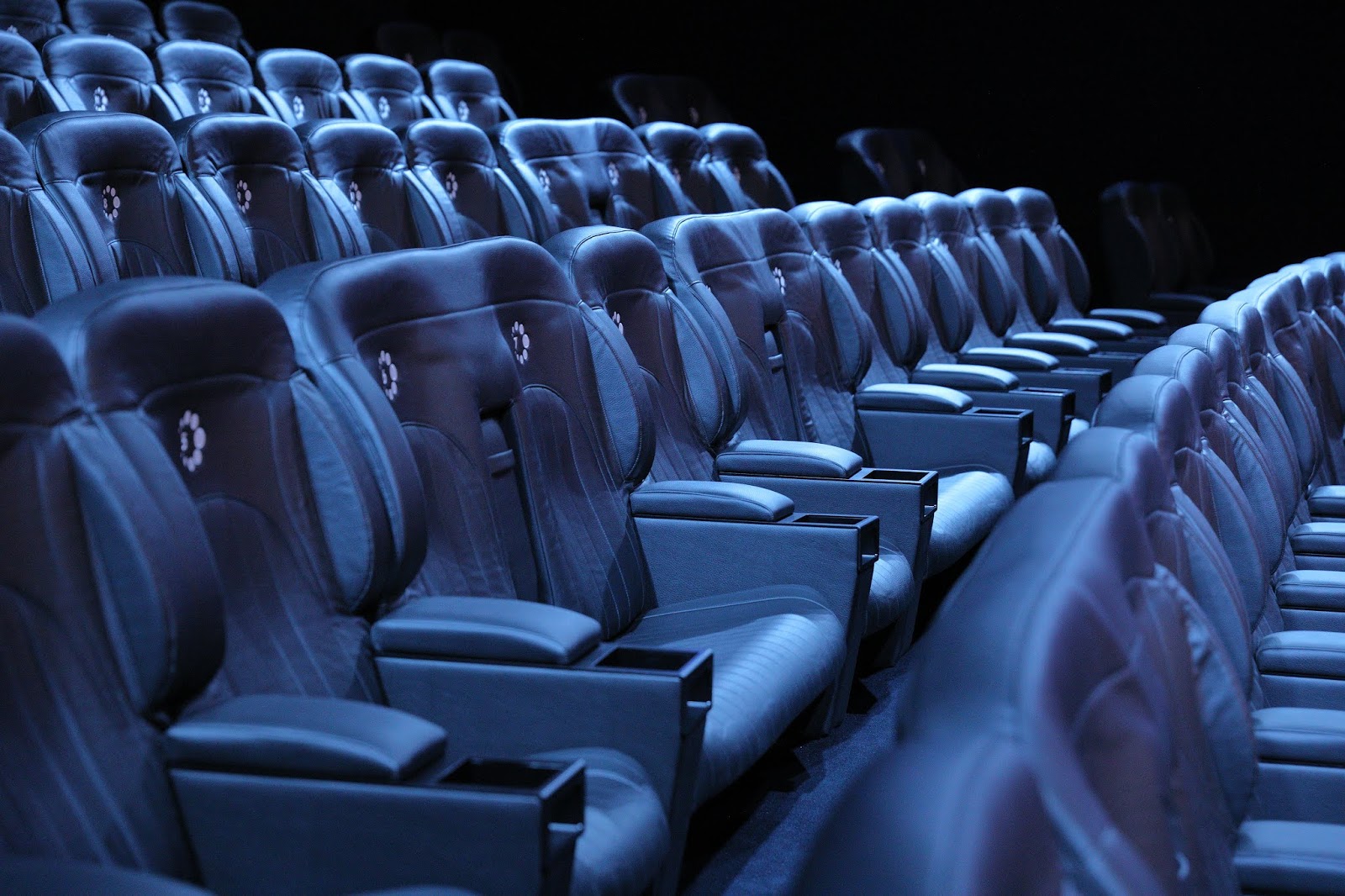 CGR Paris Lilas présente la salle Ice (immersive Cinema Experience ...