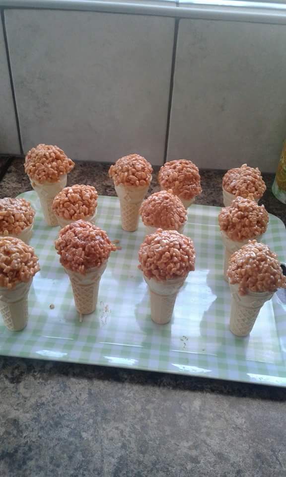 In en om die huis: Caramel Rice Crispie Treat Cones