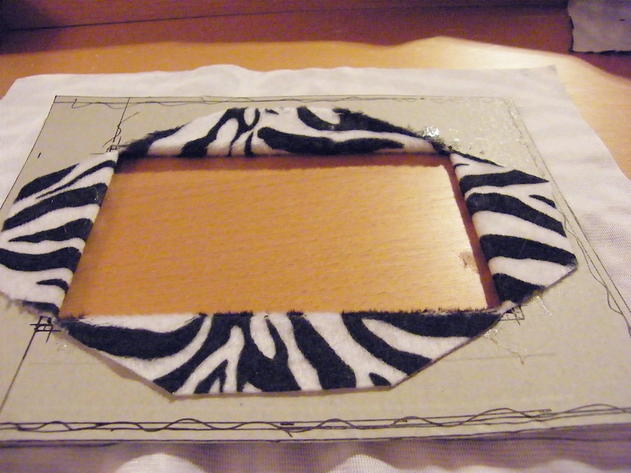 Almost Alice - DIY & Craft tutorials: How to: Frames from cardboard boxes