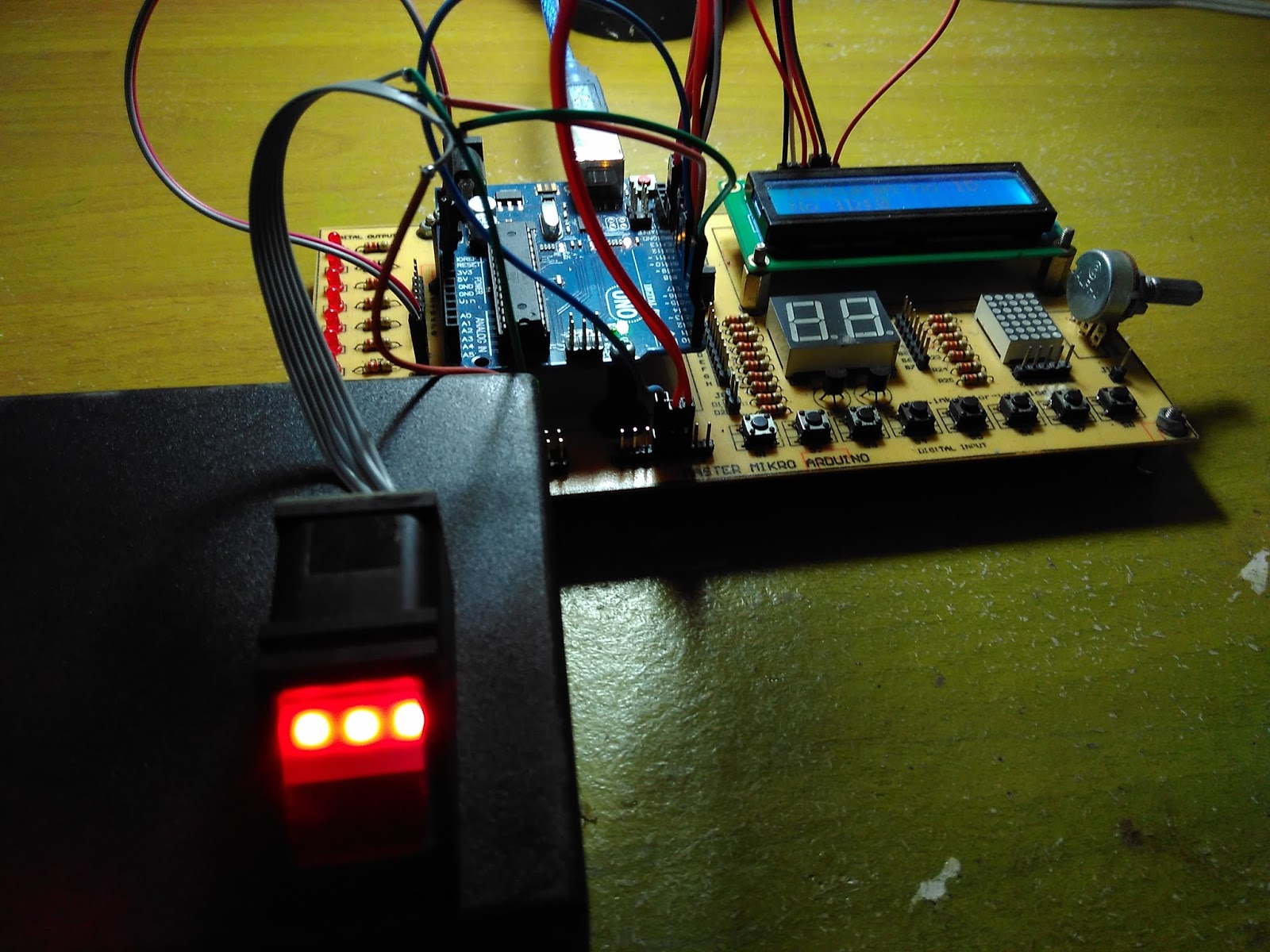 Read Fingerprint Sensor Data with LCD View