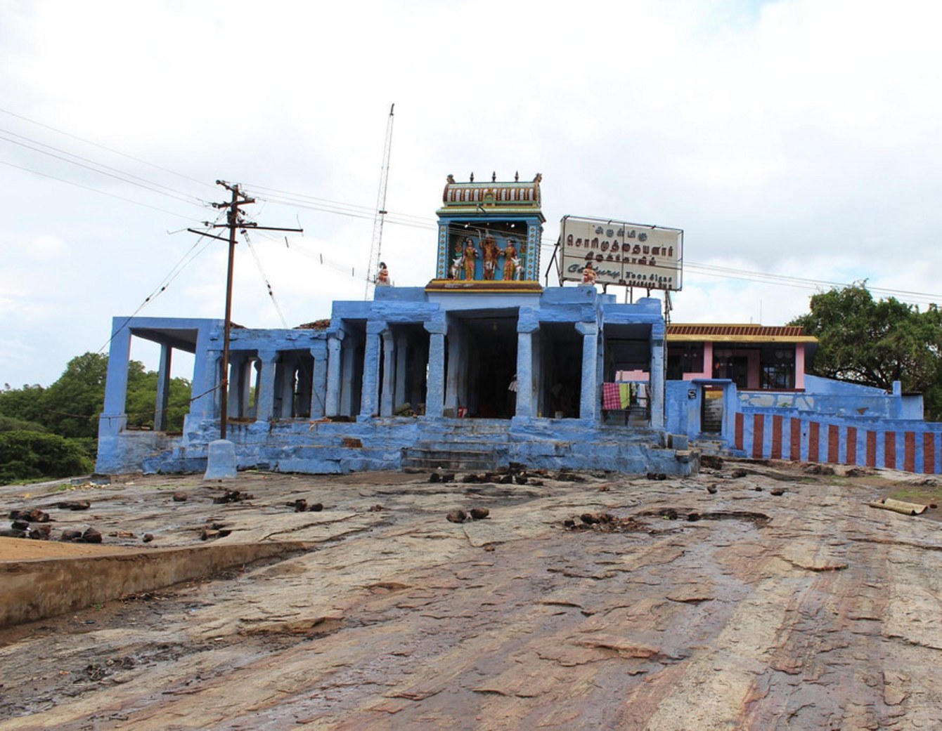 Tamilnadu Tourism: Sorimuthu Ayyanar Temple, Karaiyar – The Temple