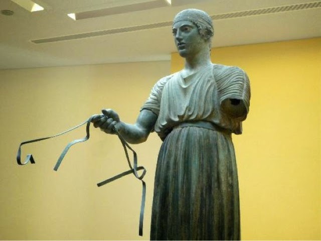 Pura Kastigá: EL AURIGA DE DELFOS.- LA BELLEZA DEL ESTILO SEVERO.