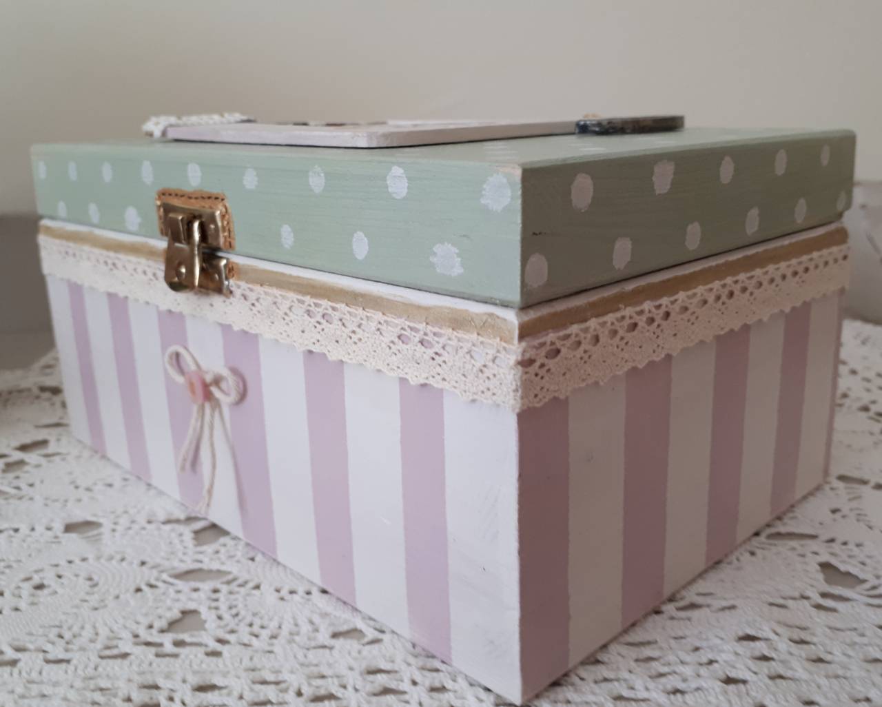 Ioustina's Creations: ΧΕΙΡΟΠΟΙΗΤΟ ΞΥΛΙΝΟ ΚΟΥΤΙ ΡΑΠΤΙΚΗΣ