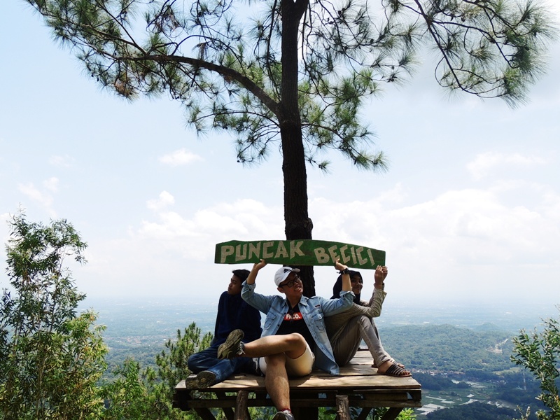 Main ke Puncak Bukit Becici