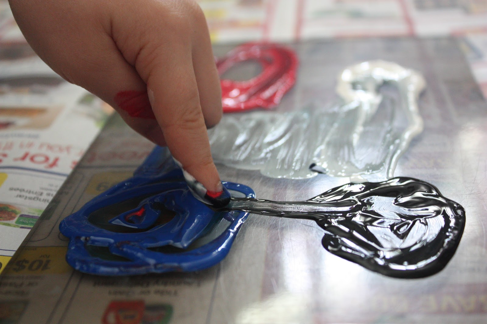 Finger Painting Prints ~ An Easy Activity for Kids! (she: Arianne) - Or ...