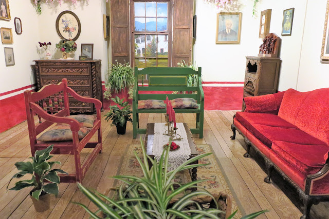 Living Rootless: El Paso: The Very Uncomfortable Bench