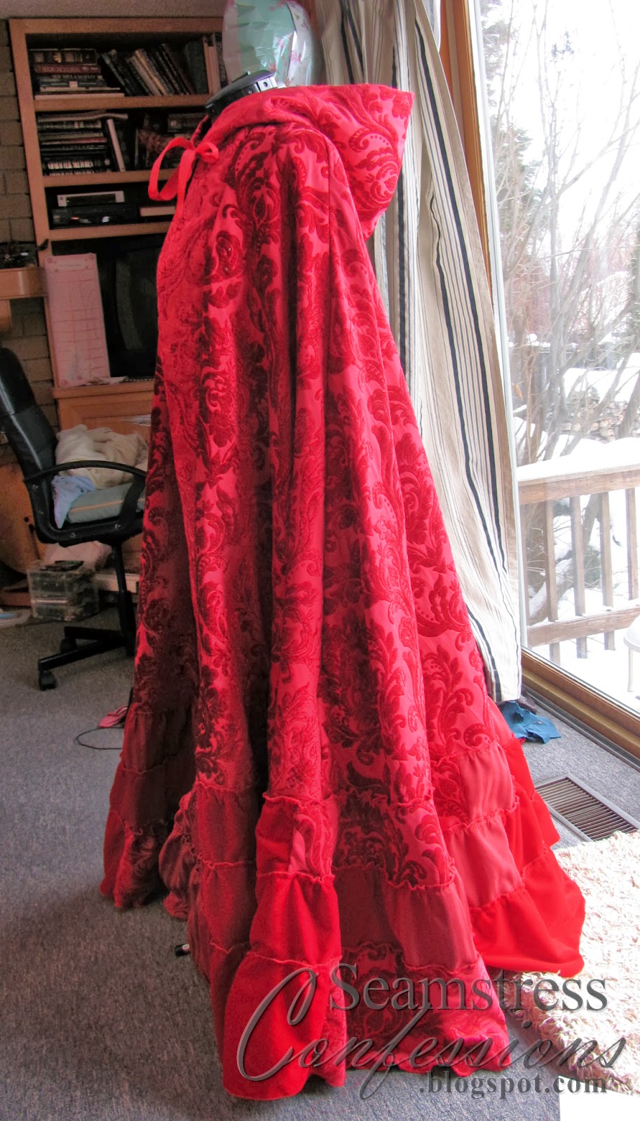 Confessions of a Seamstress: Red's Cloak - Ruffle Variation