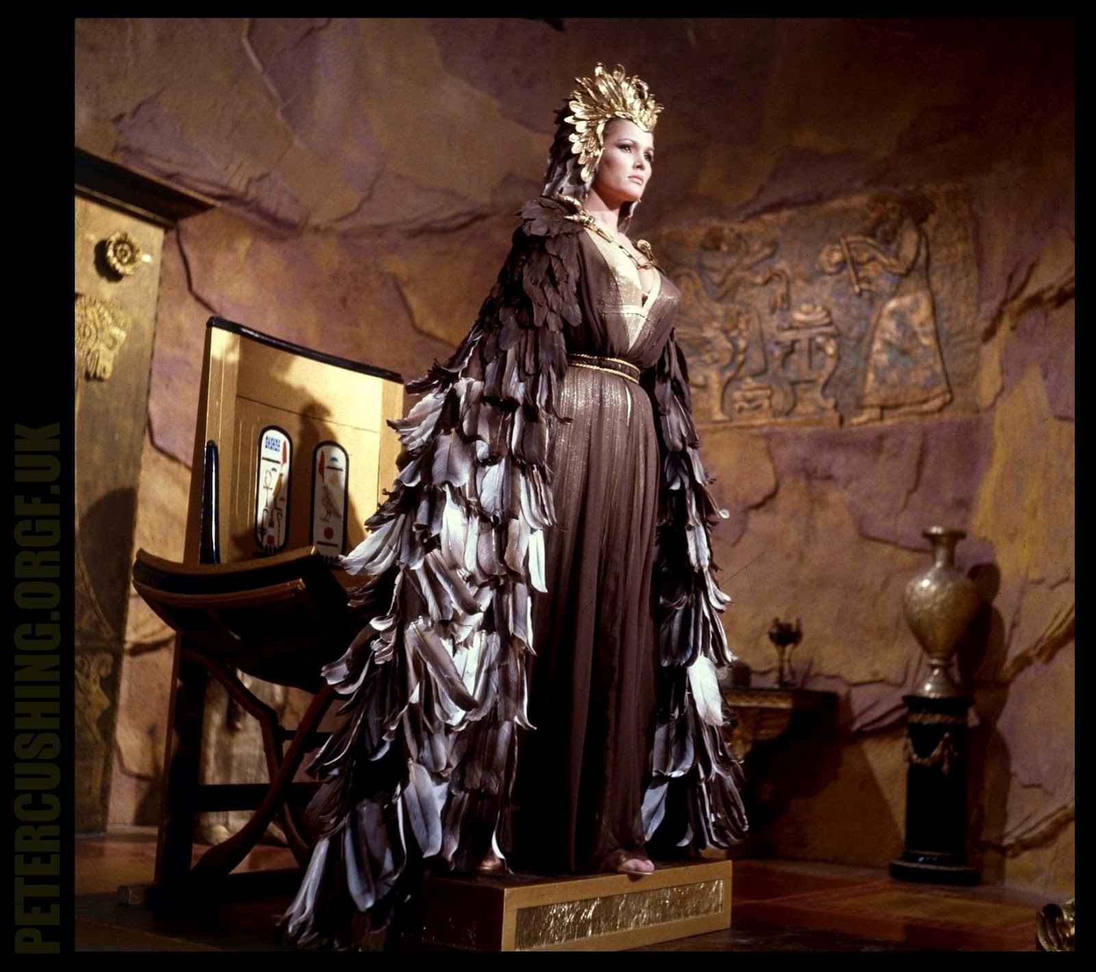 PETERCUSHINGBLOG.BLOGSPOT.COM (PCASUK): PETER CUSHING: HAMMER FILM ...