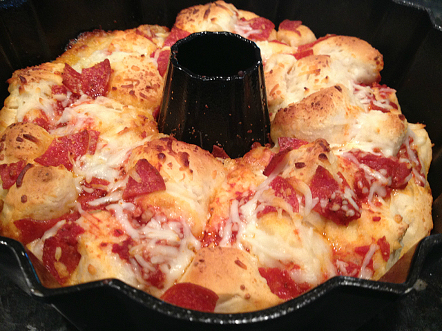 The Domestic Curator: Easy Pull Apart Pizza Bread
