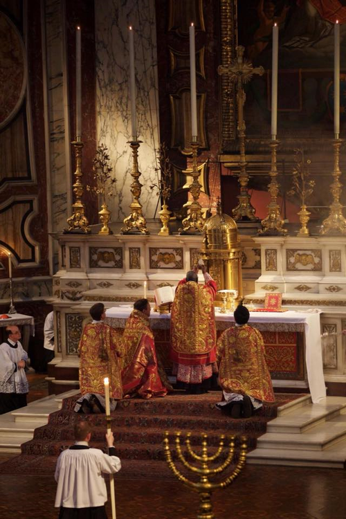 New Liturgical Movement: Connecting Ad Orientem, Sacred Art, an Ordered ...
