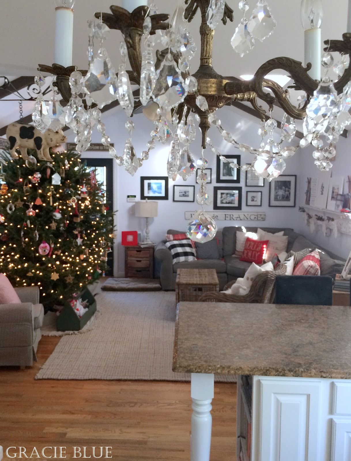 Gracie Blue : Traditional Christmas {Our Living Room}