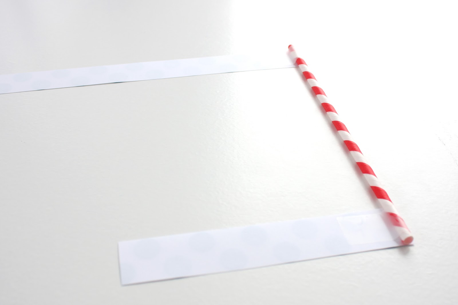 The Everyday Posh: Freebie Printable - Straw Glider