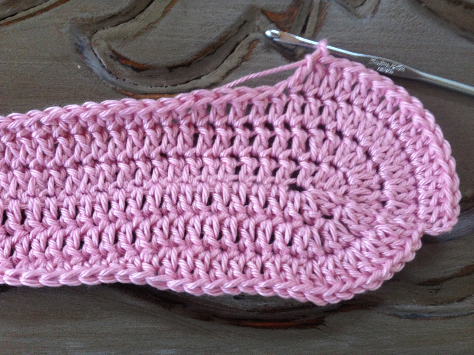 Annoo's Crochet World: Happy Mom's Day Spa Slippers Free Pattern